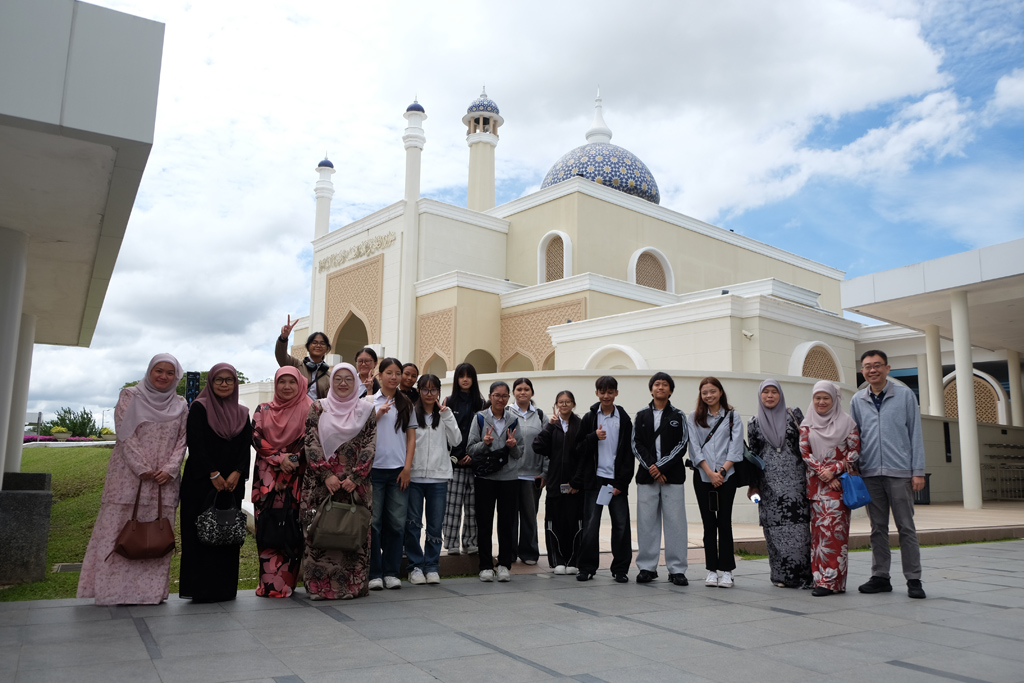 Program sekolah berkembar kukuh hubungan Brunei-Singapura - EB