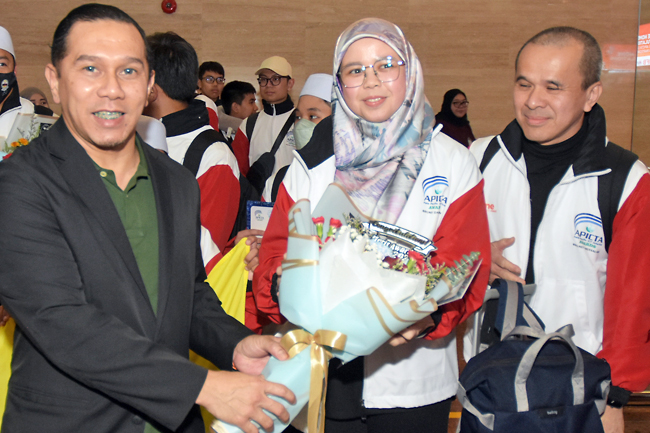 Brunei bags two merit awards at ICT event - EB