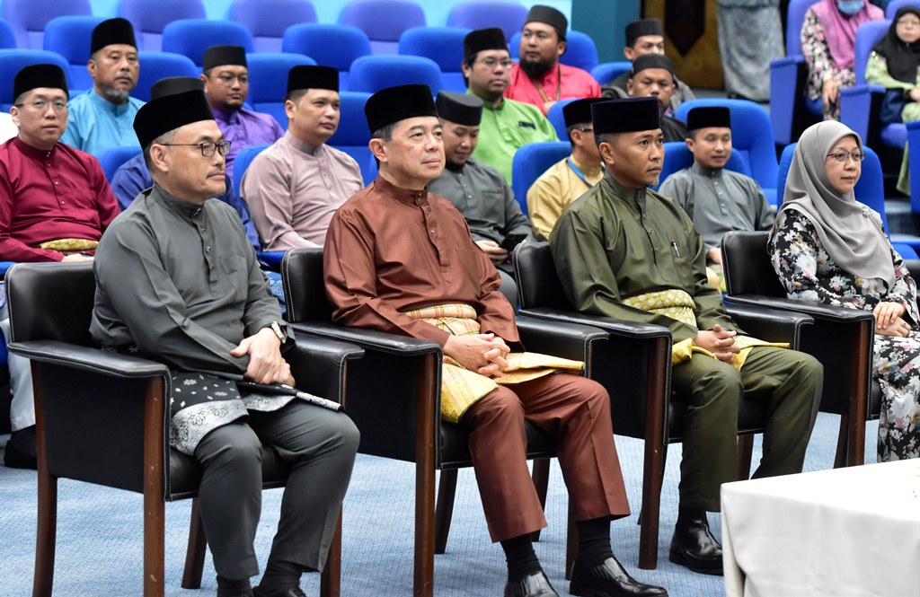 MOFE hargai jasa 49 kakitangan bersara - Everything Brunei