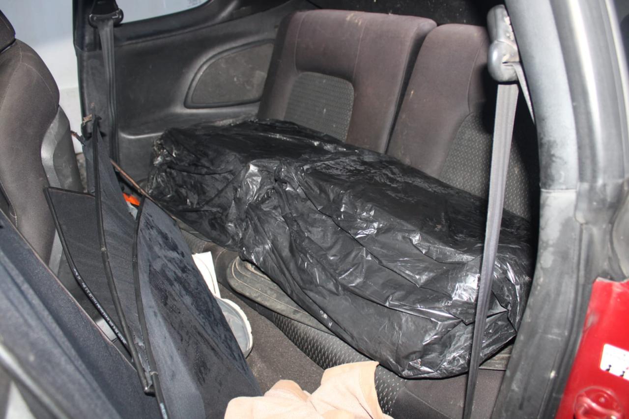 Cubaan seludup hati buyah, rokok berjaya digagalkan - EB